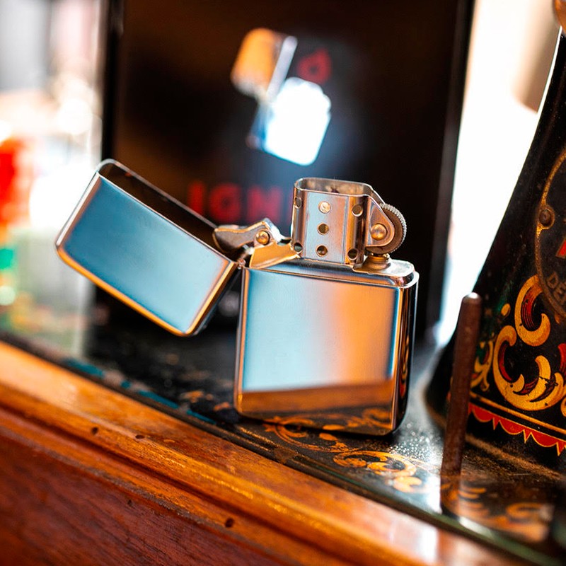 Ignite - Ultimate Hand Flasher by Urbain and Gentlemen's Magic Color ...